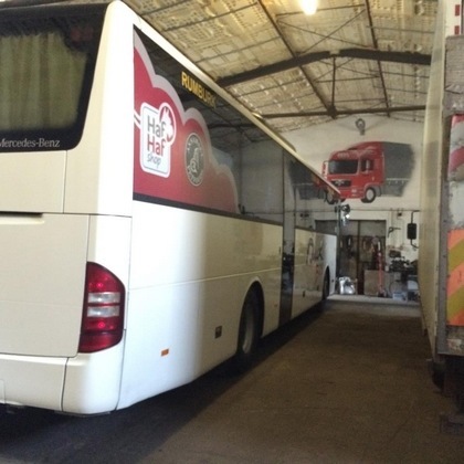 Náš první HafHaf-BUS – reportáž z olepu | HafHaf-shop.cz